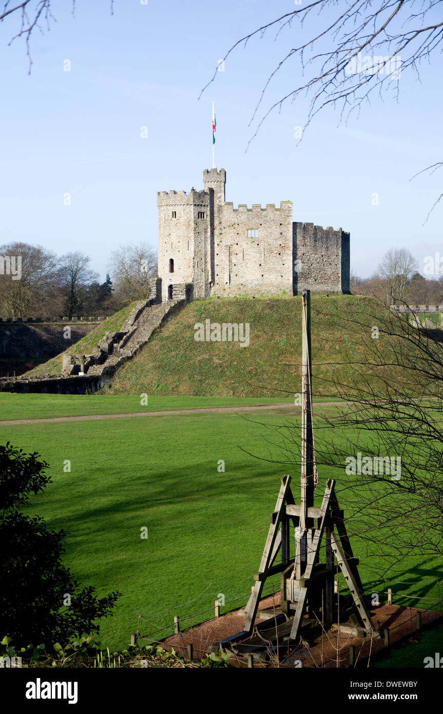 Norman Keep and Trebuchet Cardiff Castle, Wales Stock Photo - Alamy