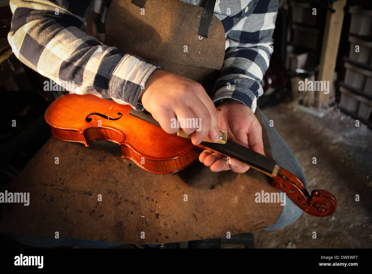 Maker of lutes hi-res stock photography and images - Alamy