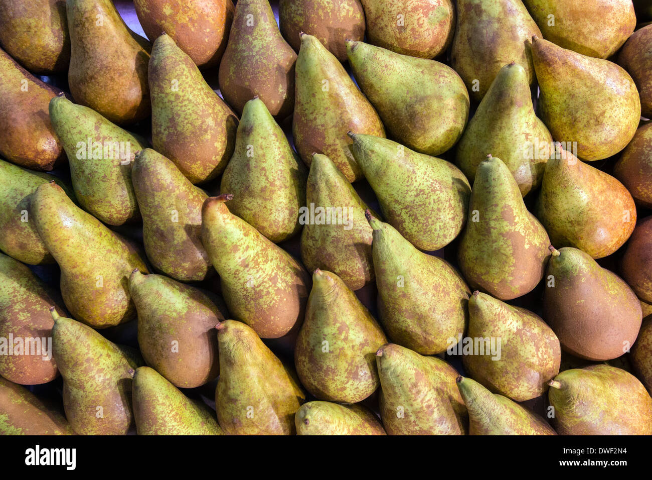 A display of pears on a market stall Stock Photo - Alamy