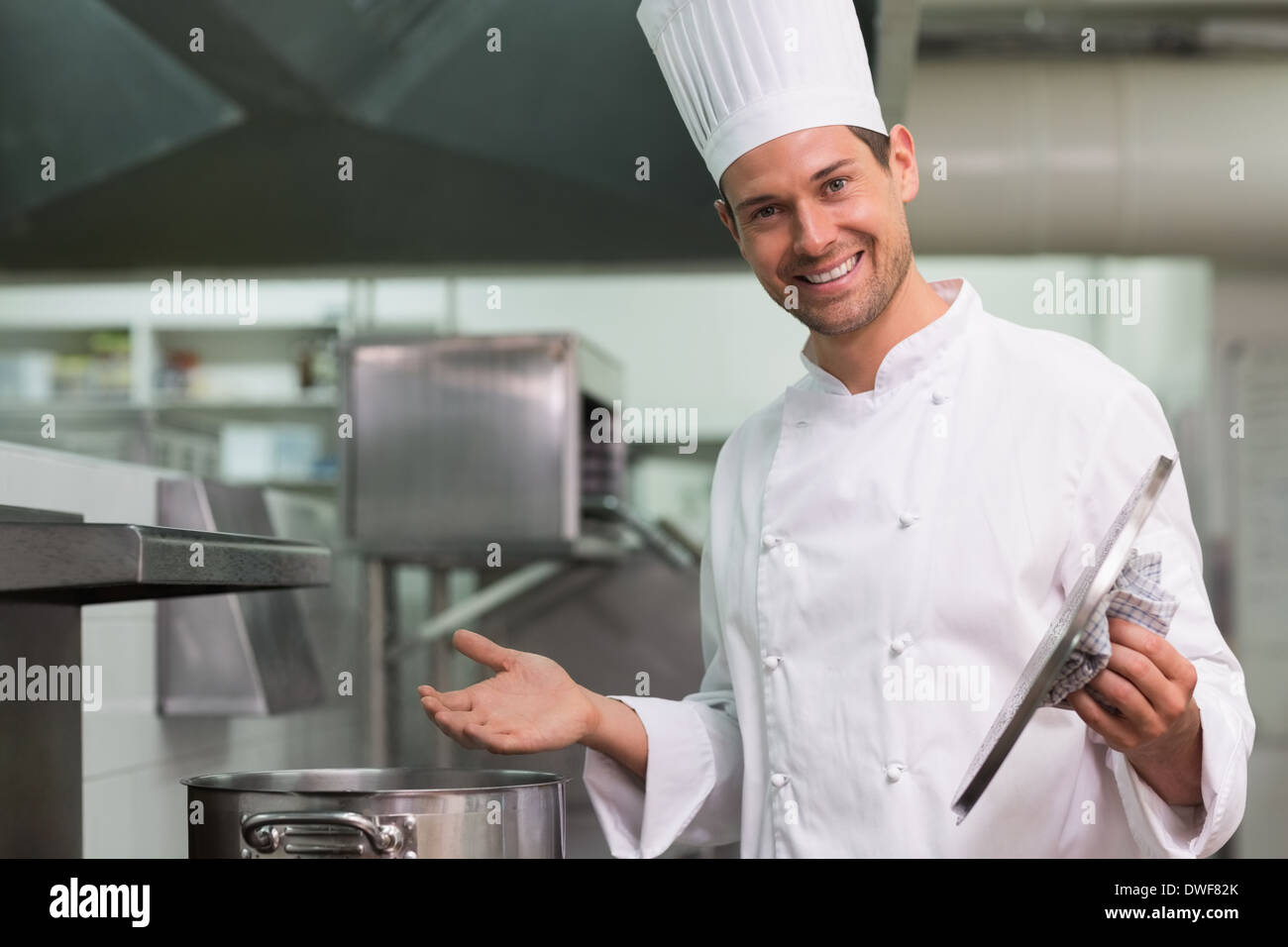 Man holding lid of pot hi-res stock photography and images - Alamy