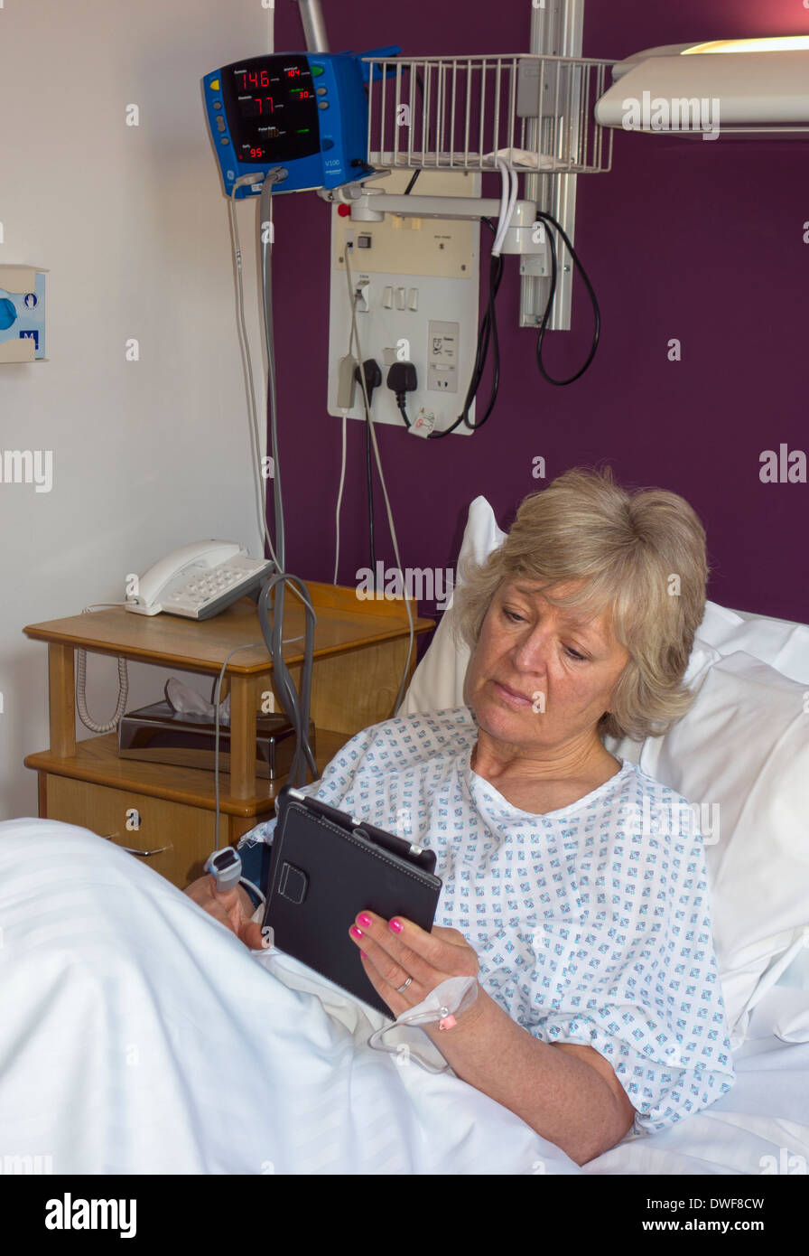 Woman intensive care patient bed hi-res stock photography and images ...