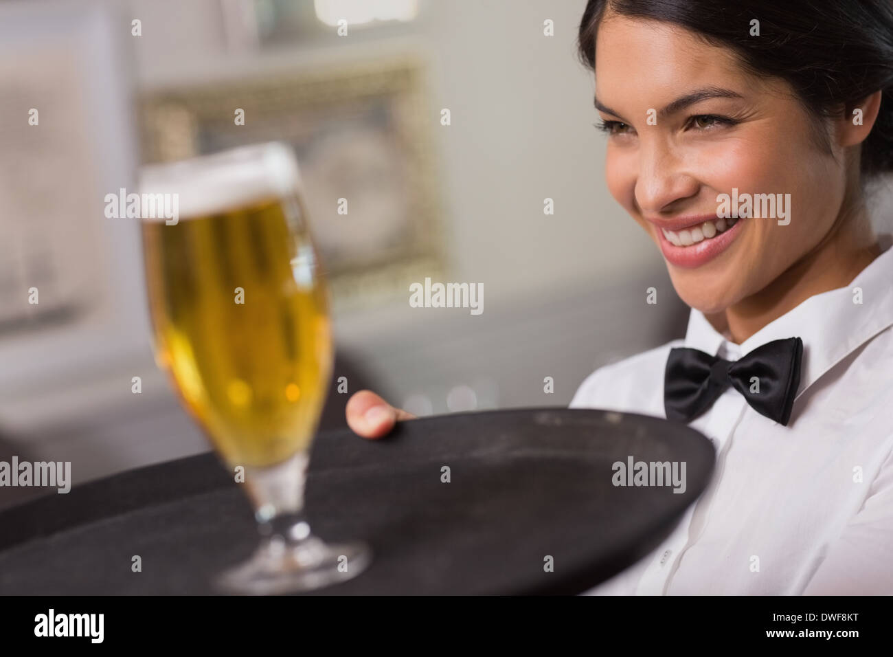 Waitress serving beer hi-res stock photography and images - Alamy