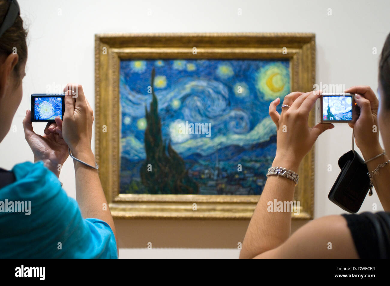 Starry night van gogh hi-res stock photography and images - Alamy