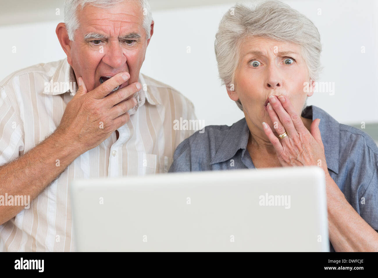 Shocked senior couple using the laptop Stock Photo - Alamy