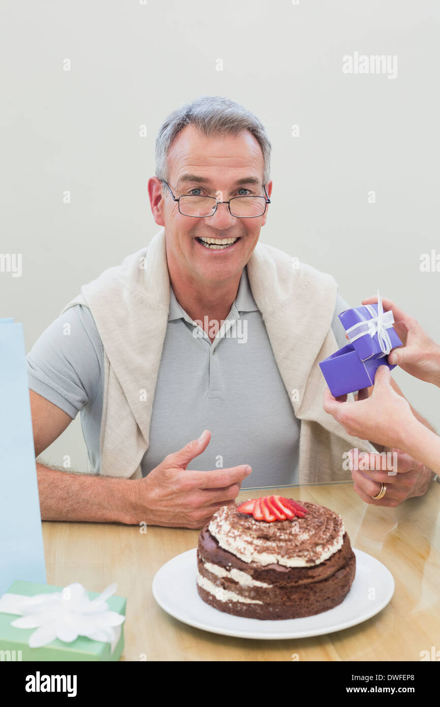 Man giving birthday cake woman hi-res stock photography and images - Alamy