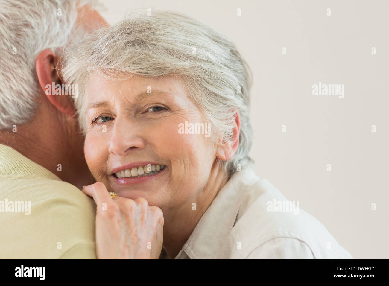 Senior couple hugging Stock Photo - Alamy