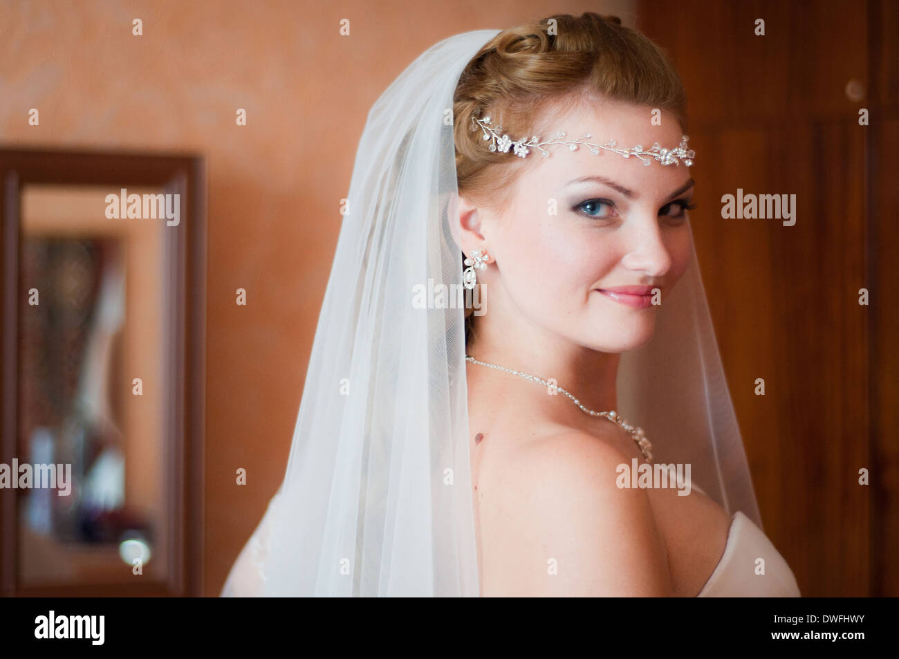 Beautiful young bride hi-res stock photography and images - Alamy