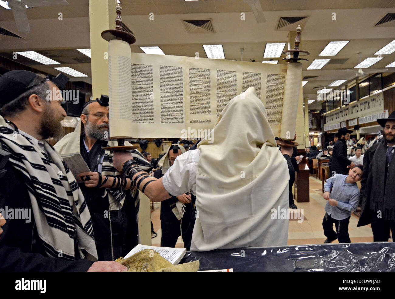 Lifting temple hi-res stock photography and images - Alamy