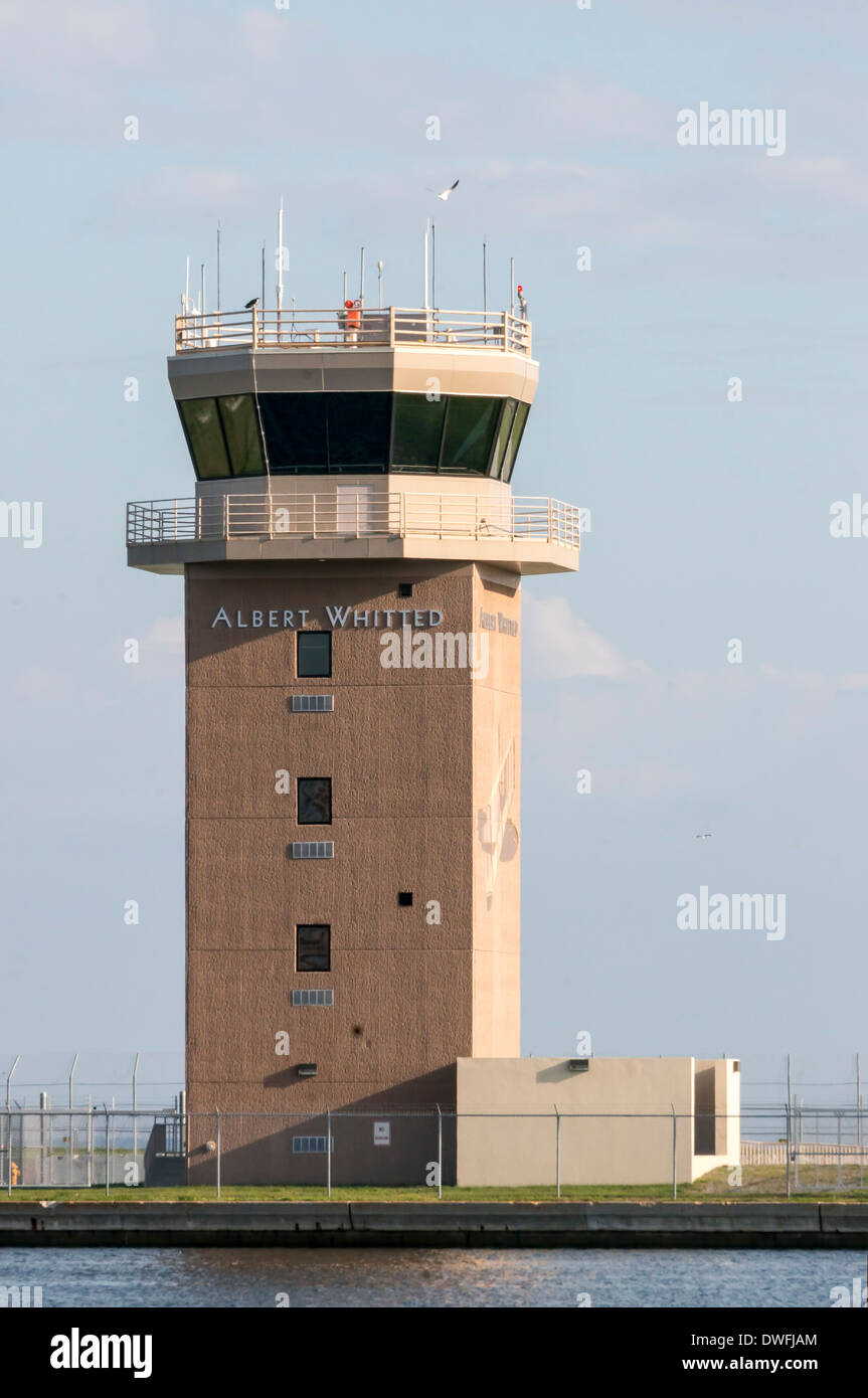 Airfield control tower hi-res stock photography and images - Alamy