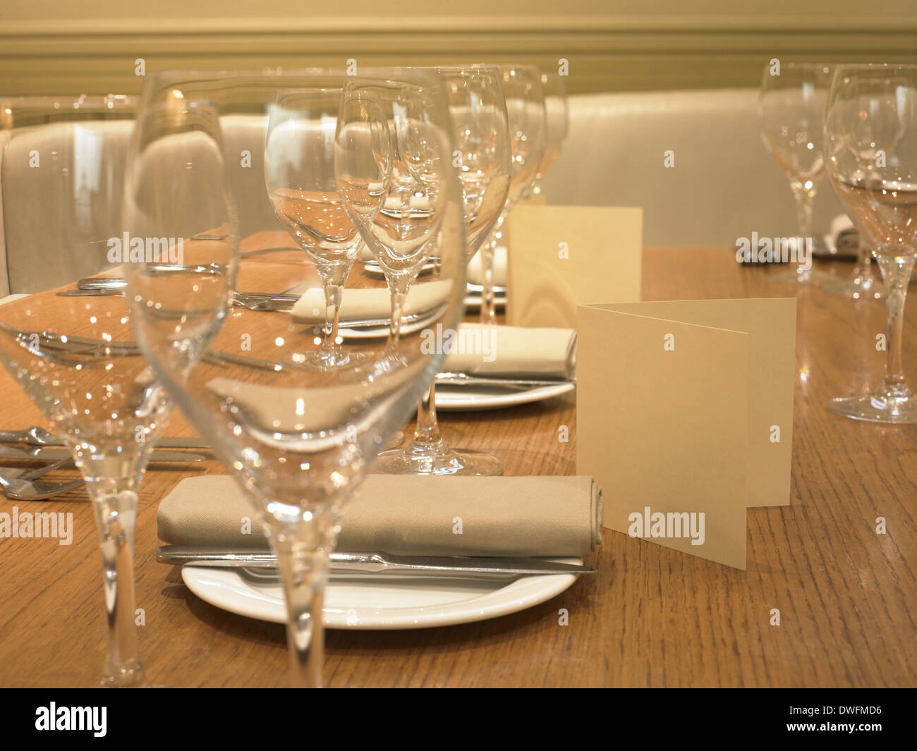 Table place cards hi-res stock photography and images - Alamy