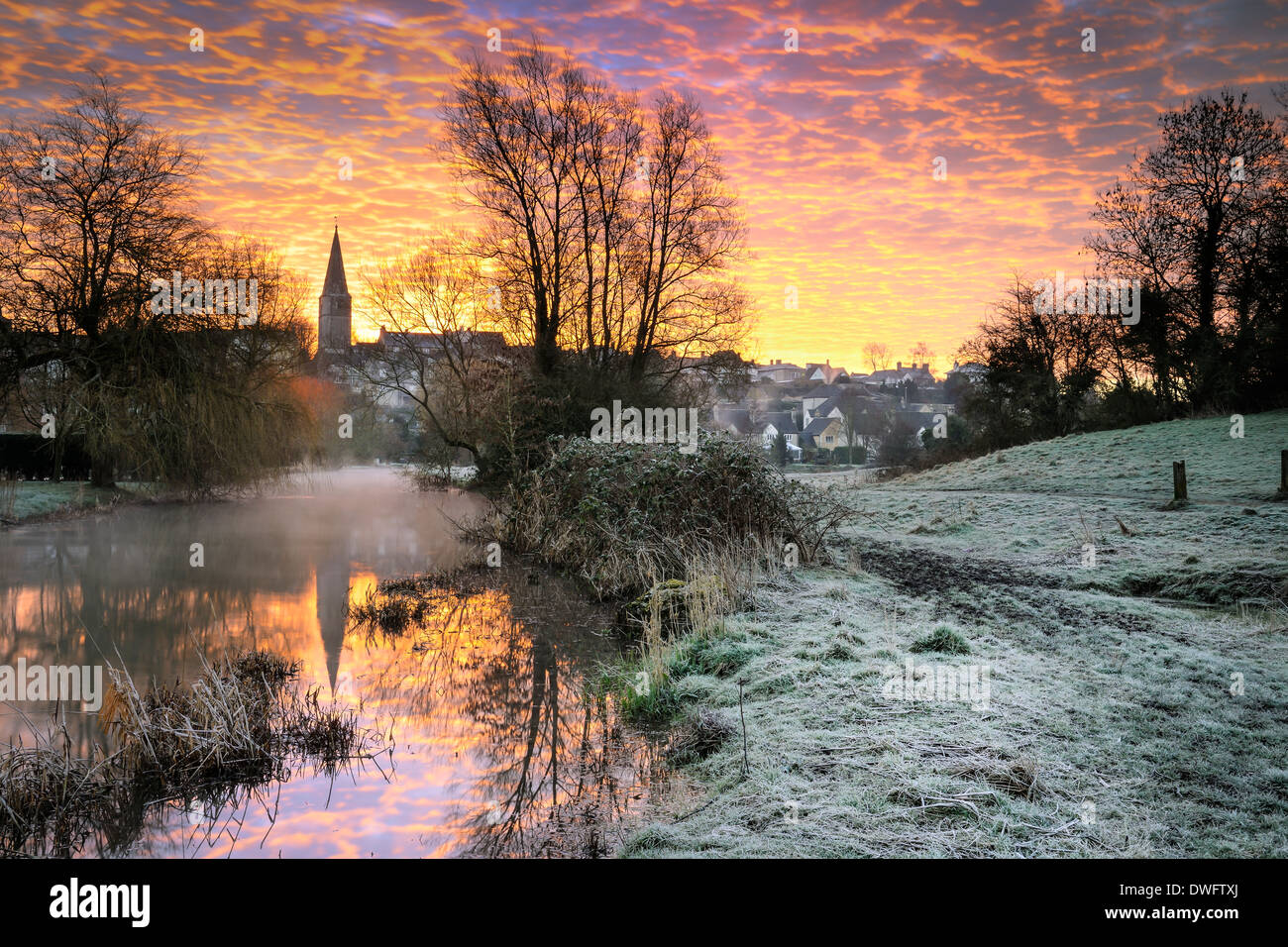 Sunrise over english countryside landscape hi-res stock photography and ...