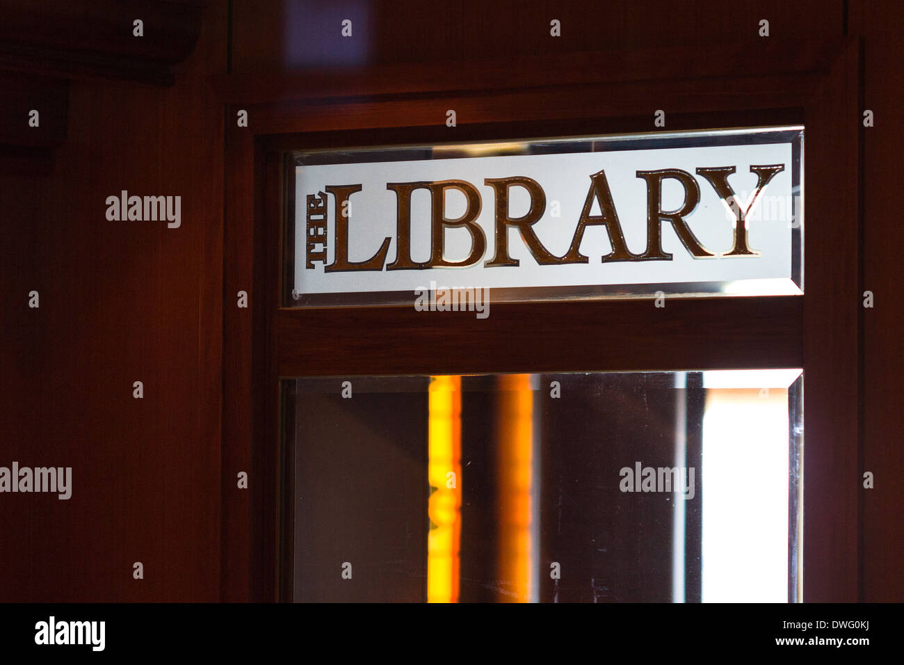 Quiet sign library hi-res stock photography and images - Alamy