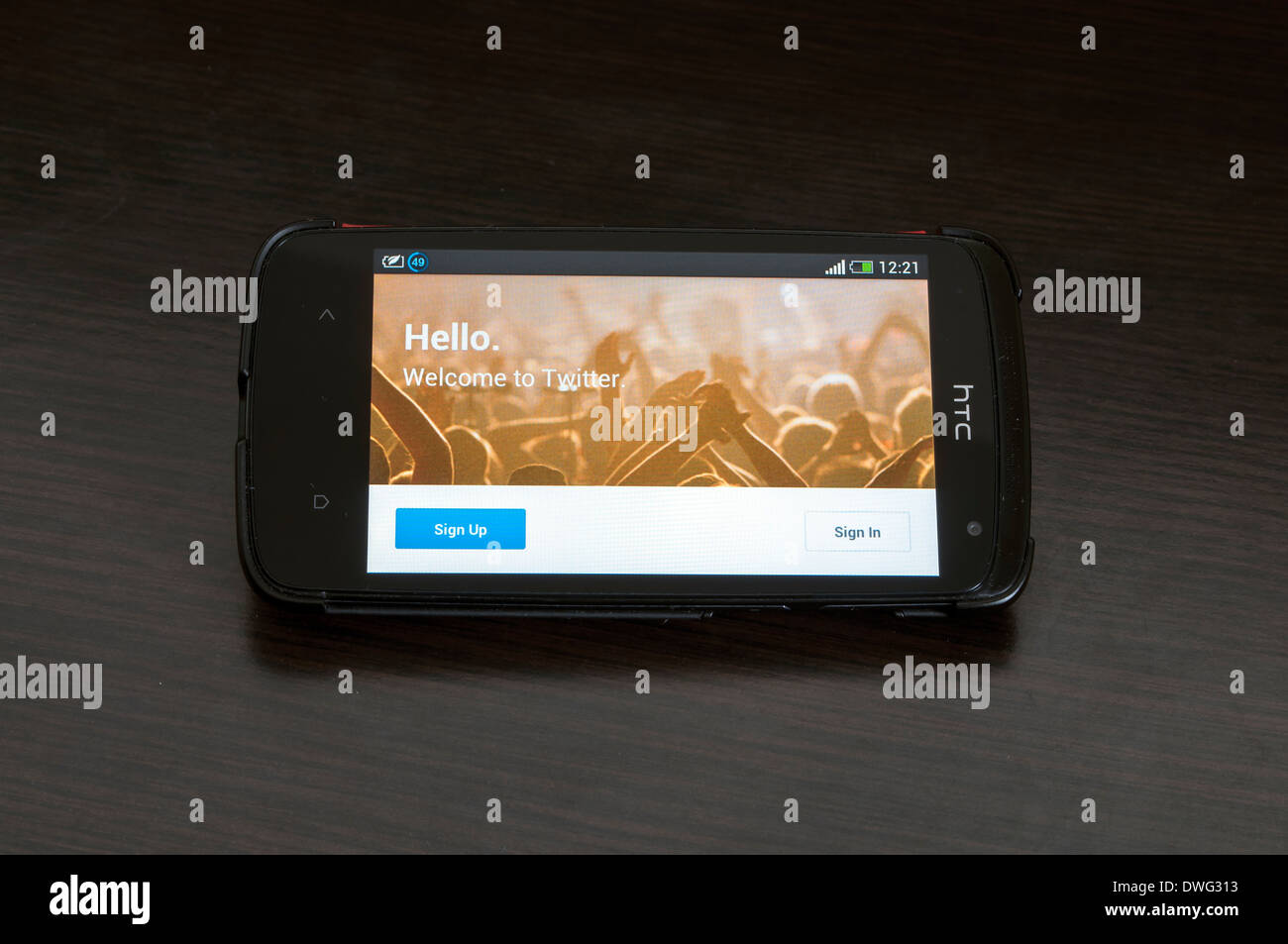 Twitter on the phone Stock Photo - Alamy