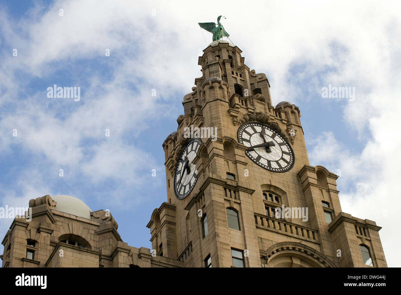 Liverpool liver building hi-res stock photography and images - Alamy
