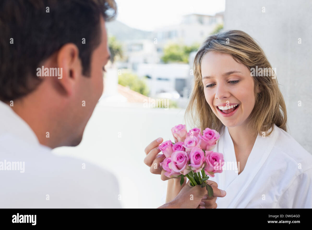 Man giving woman flowers hi-res stock photography and images - Alamy Man giving woman flowers hi-res stock photography and images - Alamy
