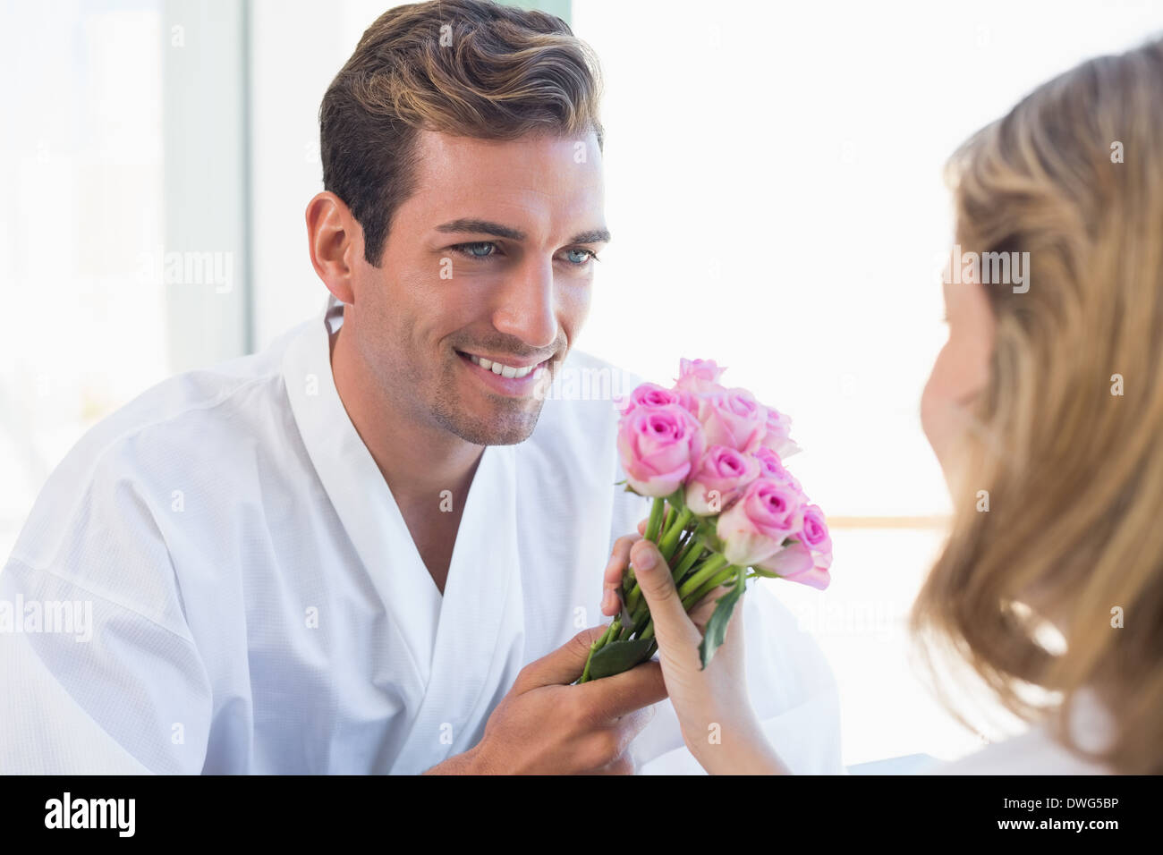 Man giving woman flowers hi-res stock photography and images - Alamy Man giving woman flowers hi-res stock photography and images - Alamy