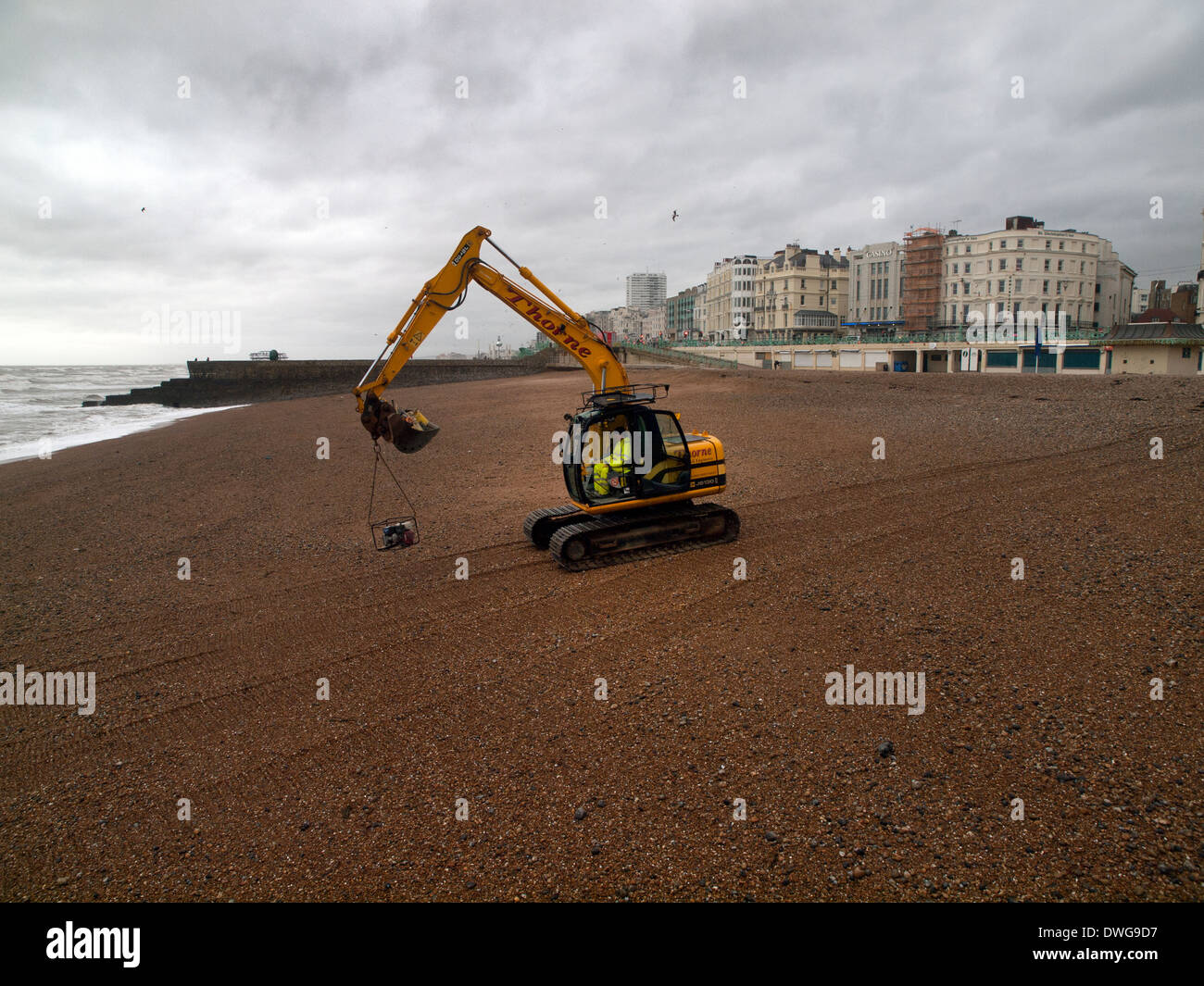 Jcb digger brighton beach hi-res stock photography and images - Alamy