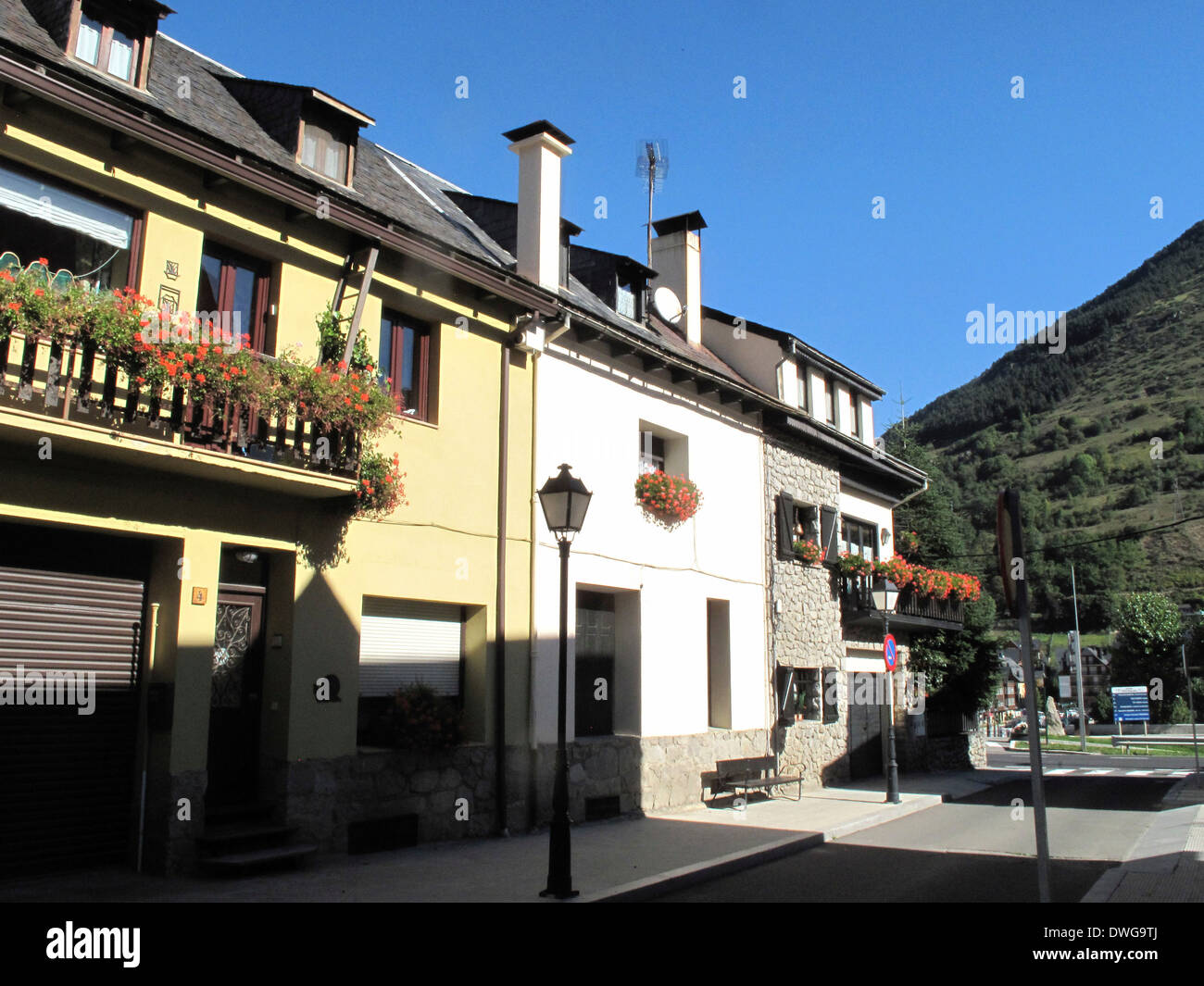 River and vielha small lake tourism hi-res stock photography and images ...
