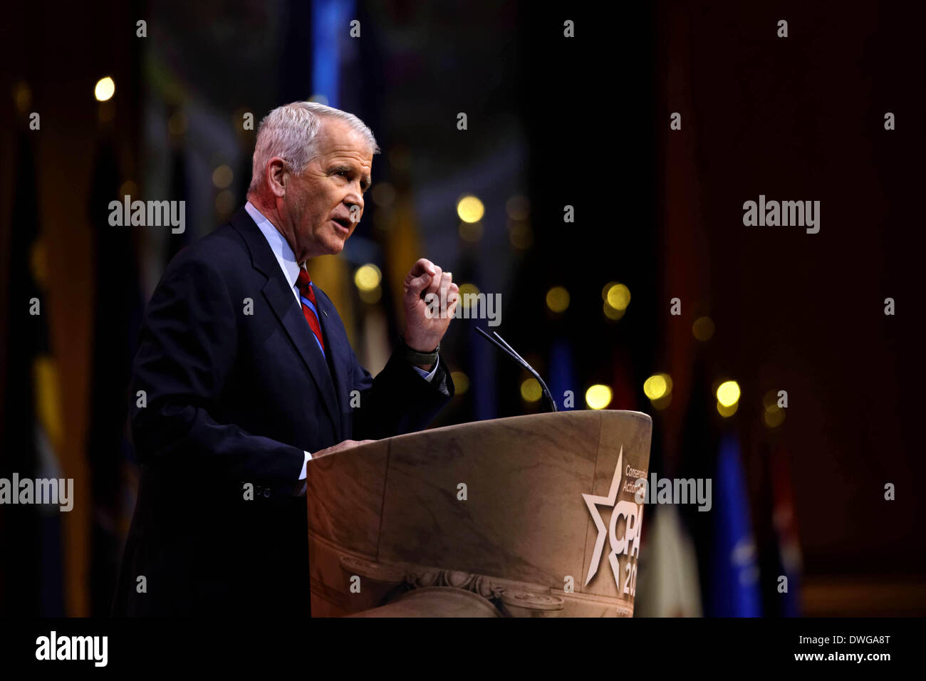 Lieutenant colonel oliver north hi-res stock photography and images - Alamy