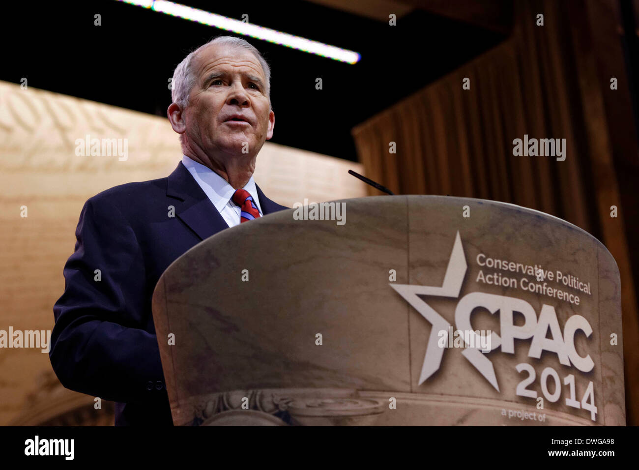 Lieutenant colonel oliver north hi-res stock photography and images - Alamy
