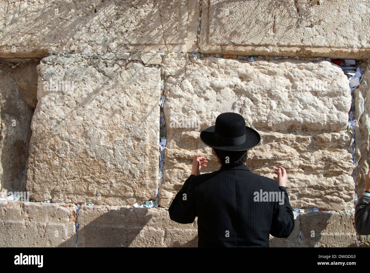 Orthodox religious man praying infront of the Wailing Wall, Jerusalem ...