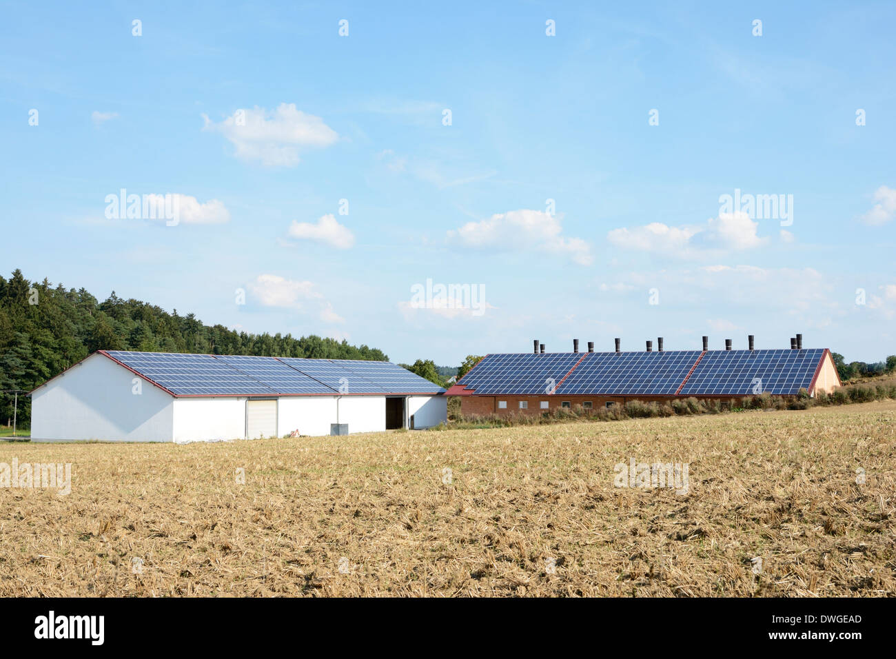 Solar panel on roof of a barn hi-res stock photography and images - Alamy