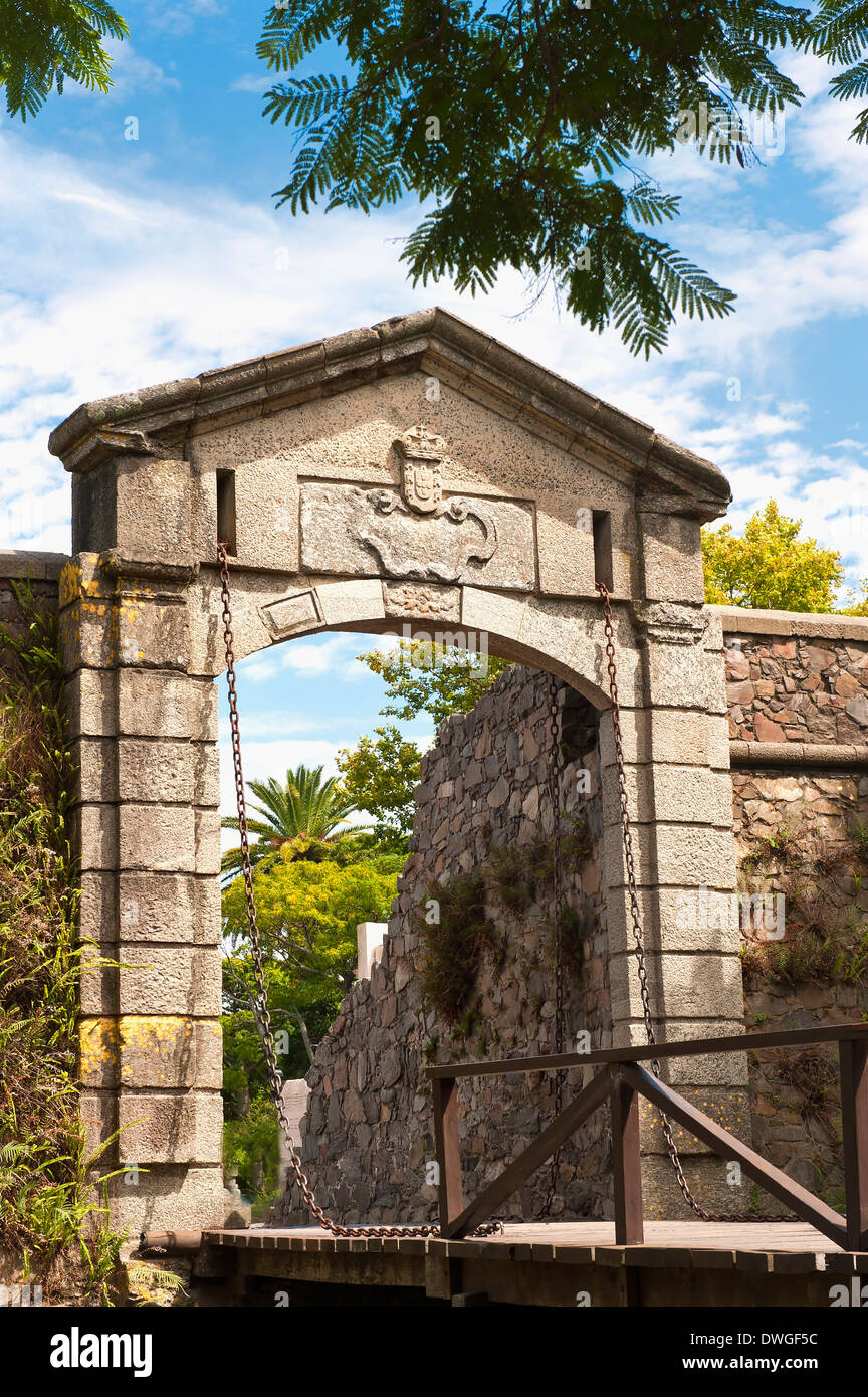 Main entrance open gate hi-res stock photography and images - Alamy