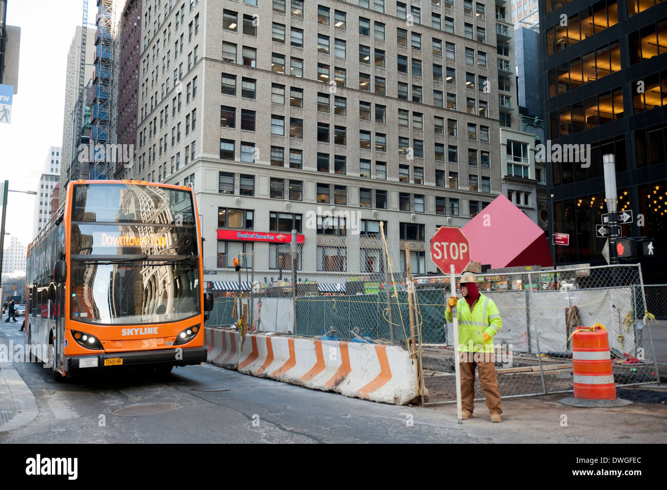 New york bus stop hi-res stock photography and images - Alamy