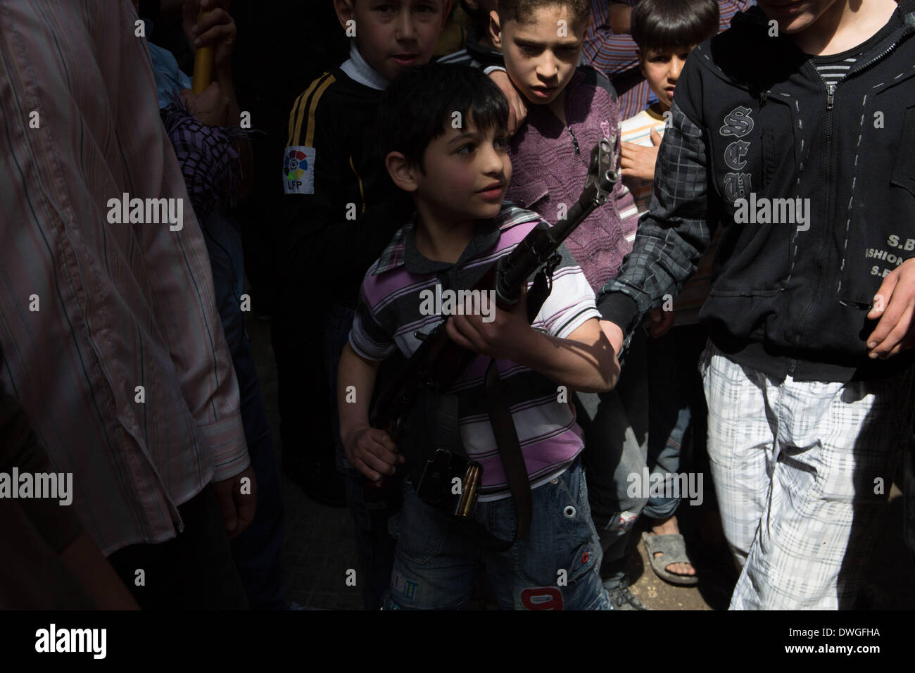 Aleppo, Syria. 5th Apr, 2013. Syrian people demonstrate in the old city ...