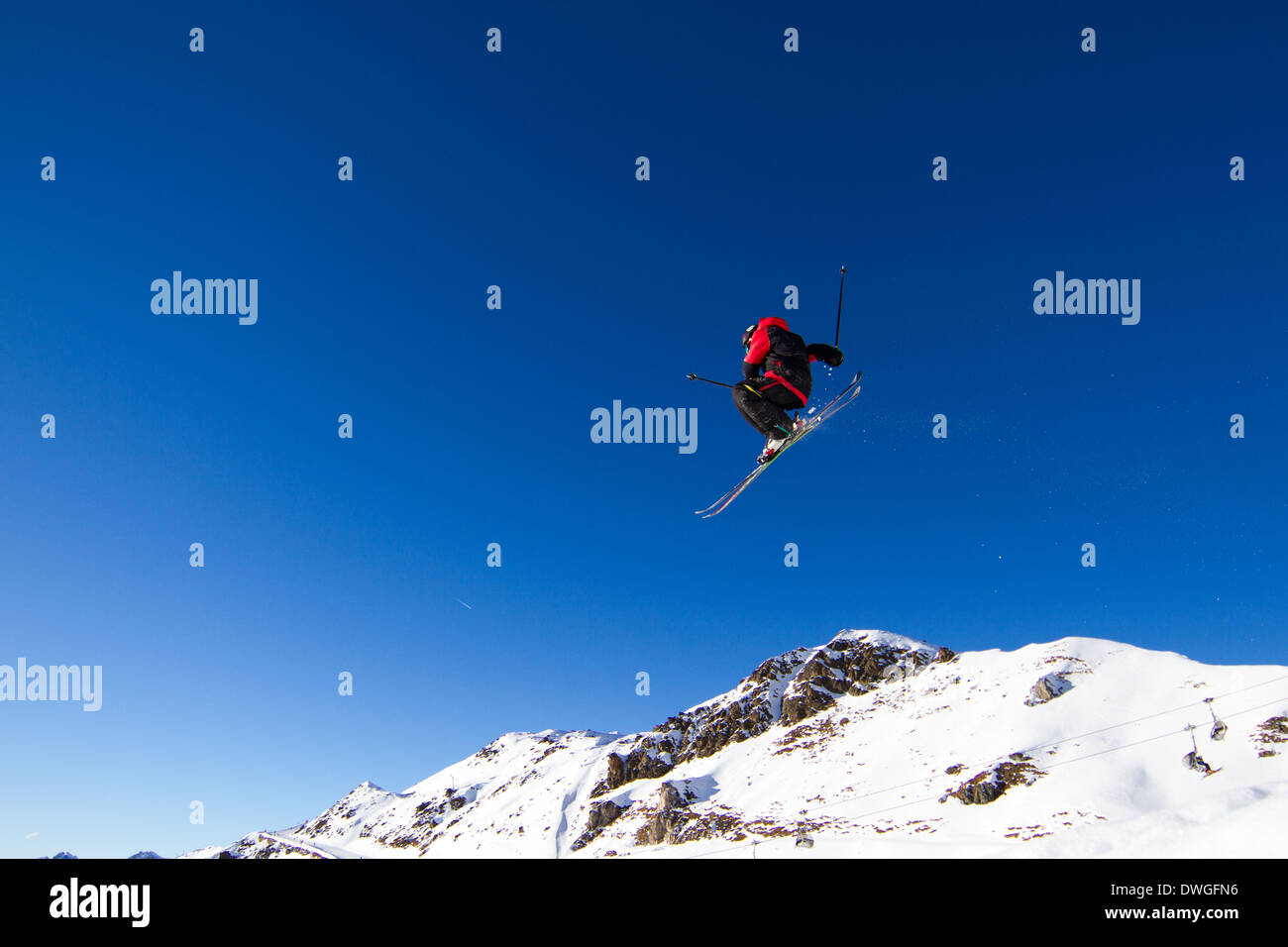 Skiier hi-res stock photography and images - Alamy