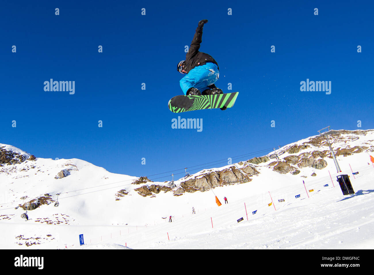 Snowboarder performing trick snow hi-res stock photography and images ...