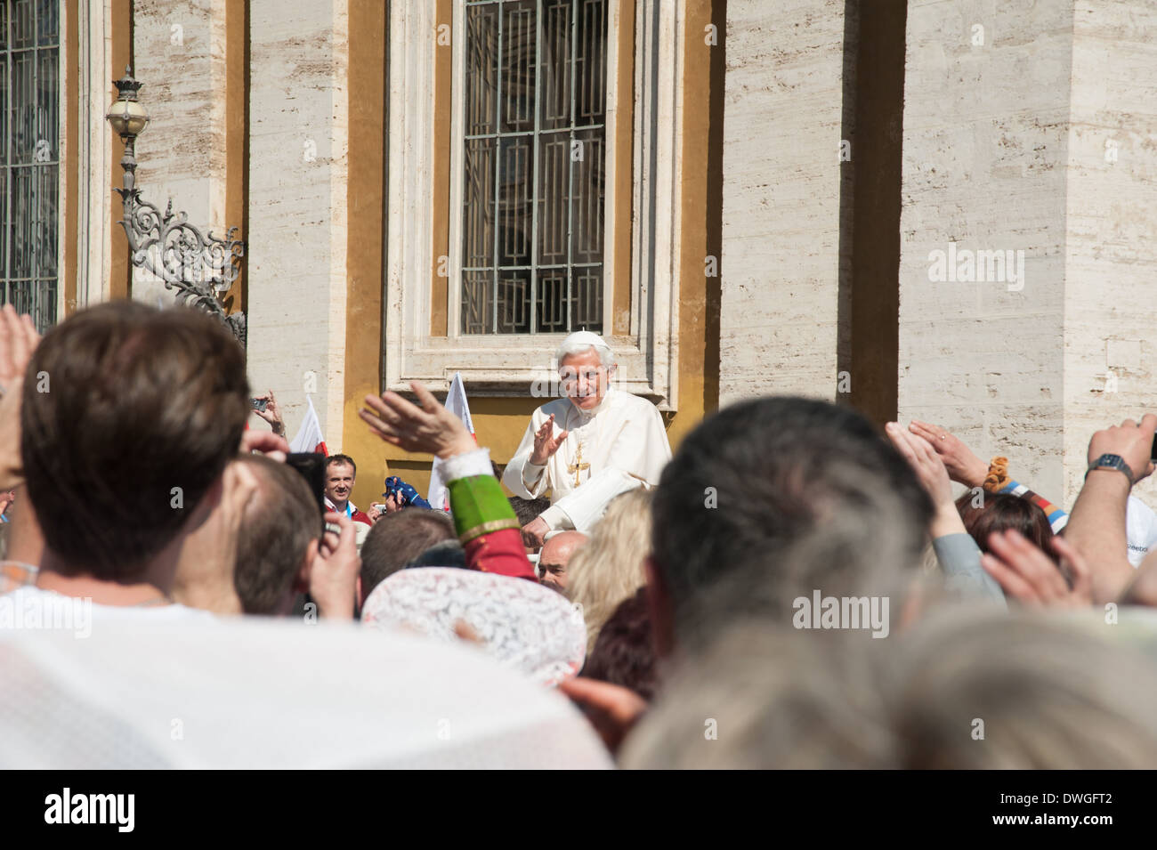 St peters pope religion religious catholic hi-res stock photography and ...