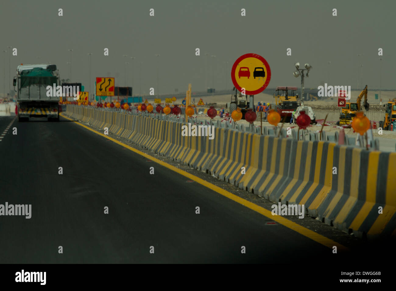 Qatar Construction site Roadworks Traffic diversion Stock Photo - Alamy
