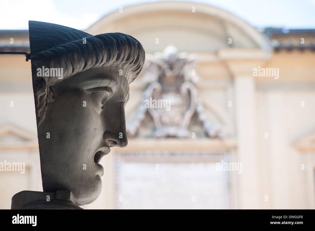 The vatican statue hi-res stock photography and images - Alamy