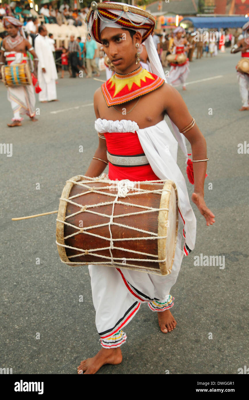 Sri Lanka; Colombo, Navam Perahera, festival, musician, drummer Stock ...