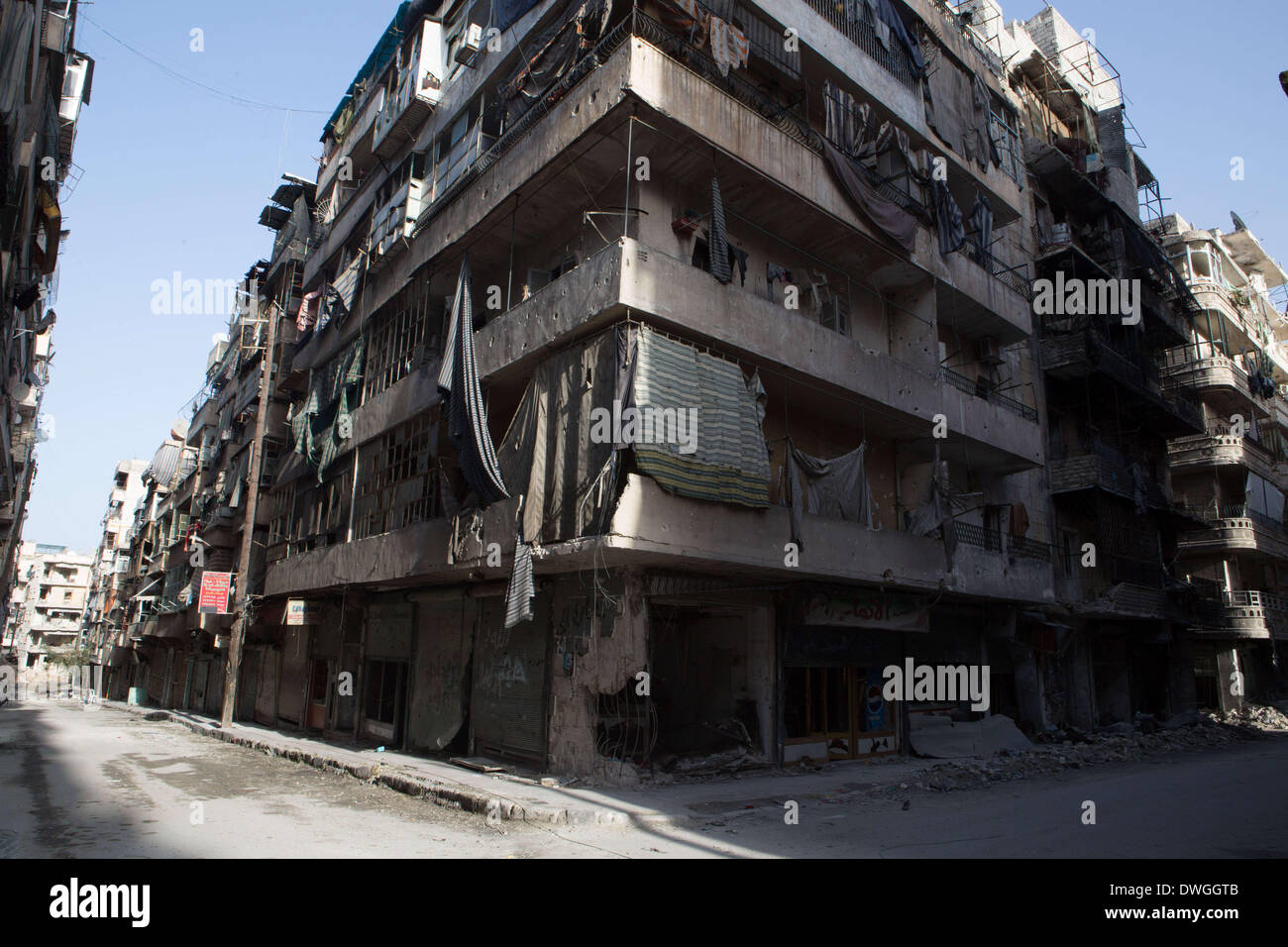 Syria war aleppo destroyed hi-res stock photography and images - Alamy