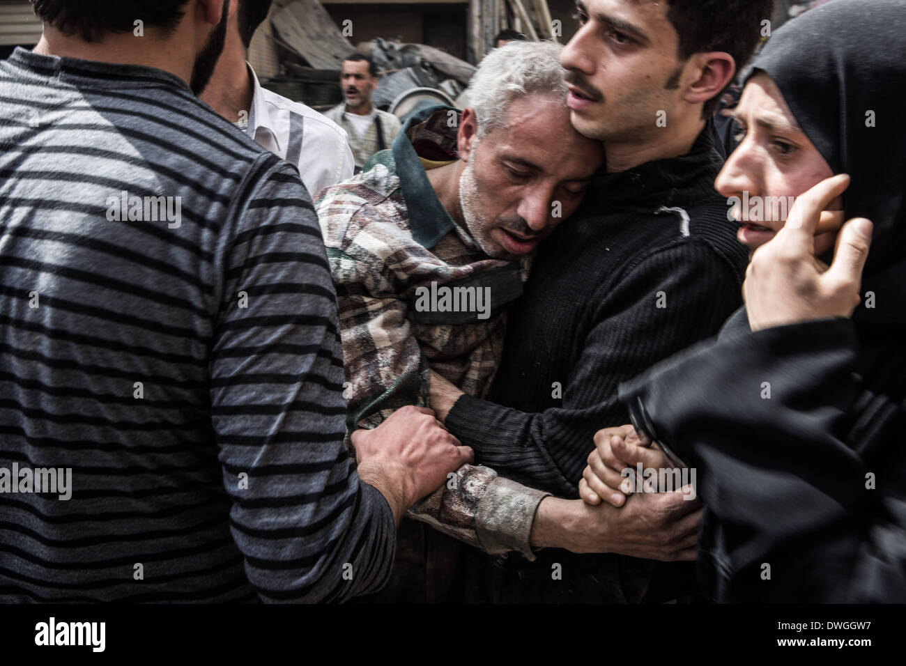 Aleppo, Syria. 7th Apr, 2013. Civilian search and rescue looking for ...