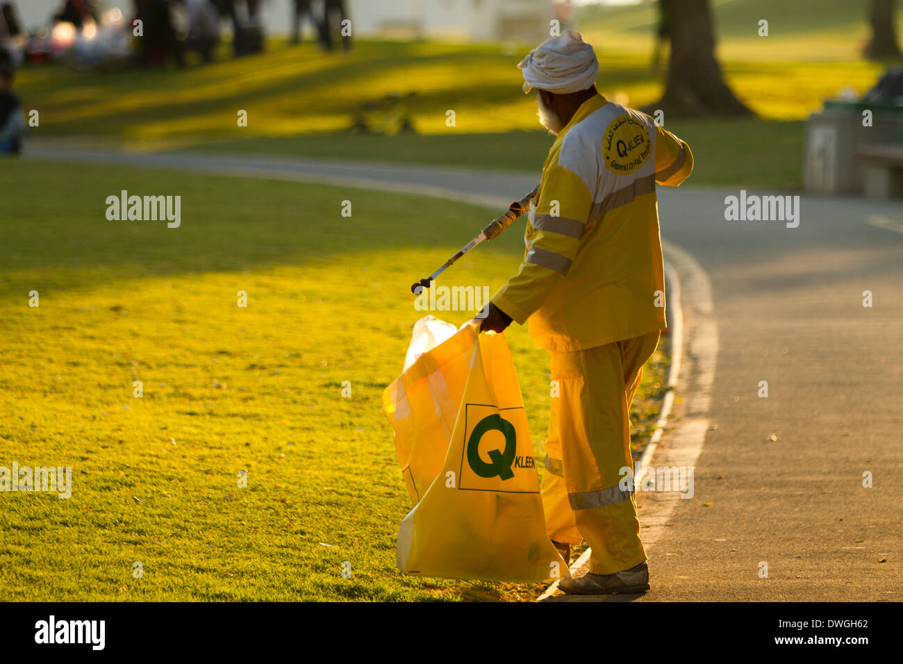 Qatar Doha Indian Park Cleaner City Rubbish Trash Stock Photo - Alamy
