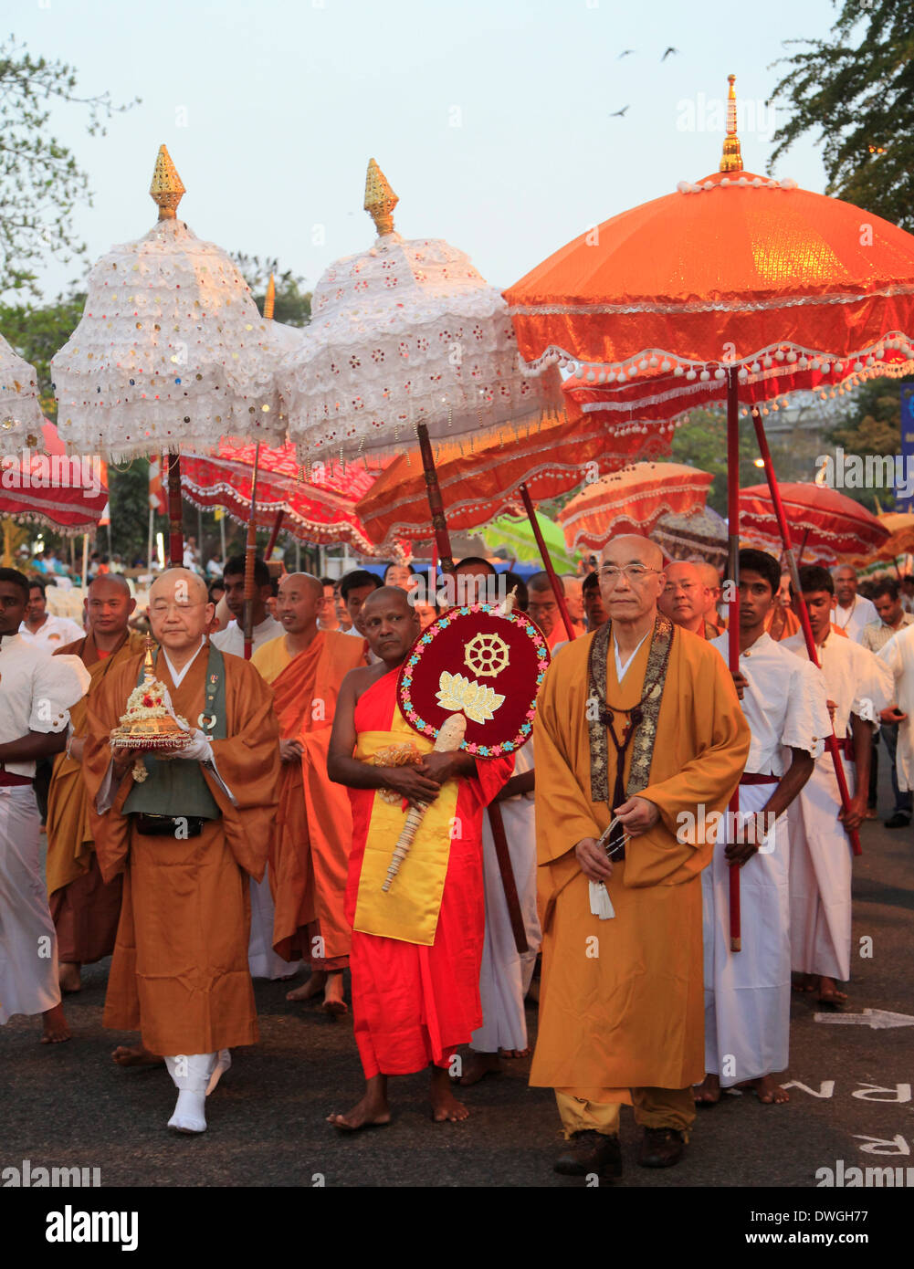 Sri Lanka; Colombo, Navam Perahera, festival, procession, buddhist ...