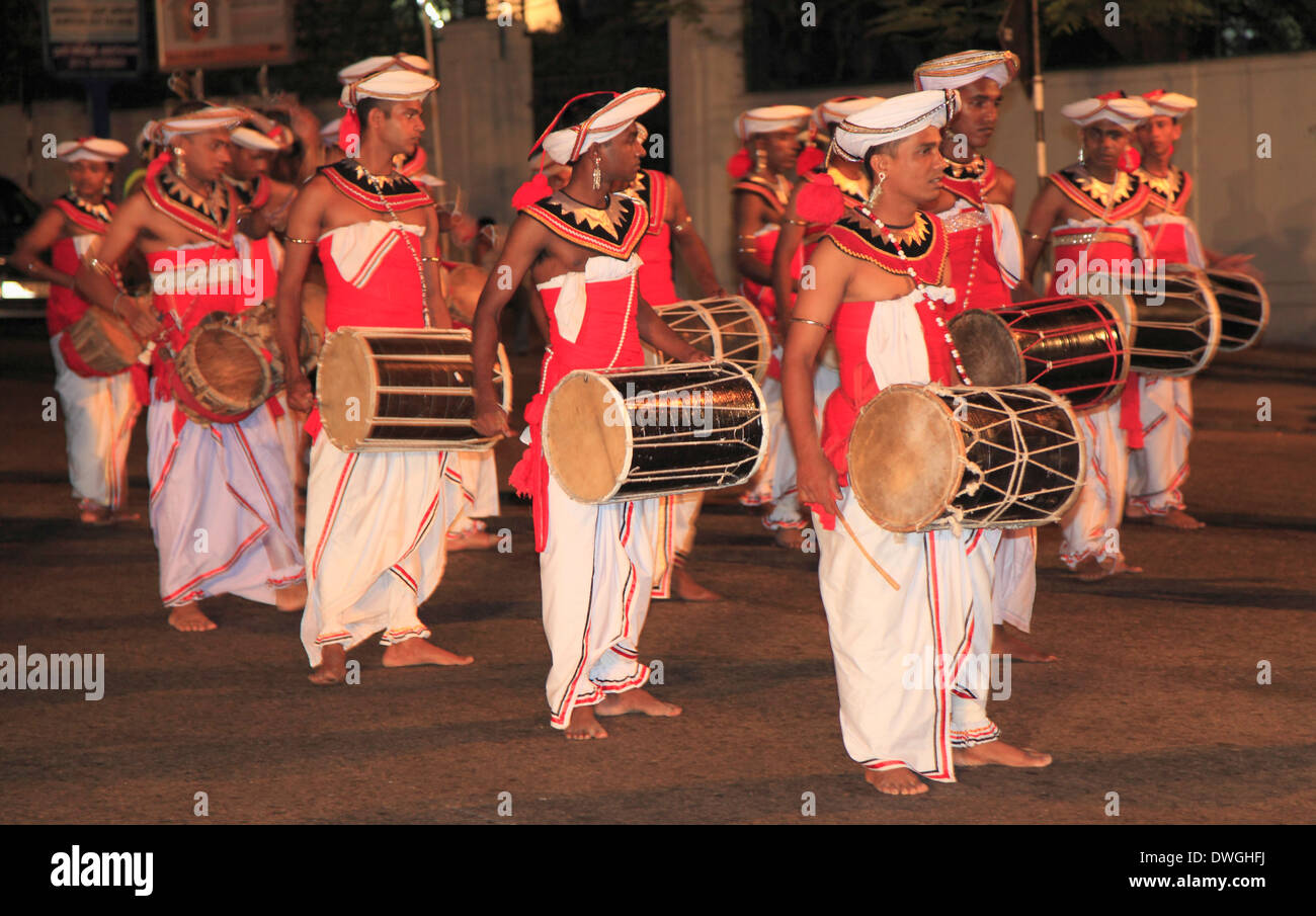 Sri Lanka; Colombo, Navam Perahera, festival, drummers Stock Photo - Alamy