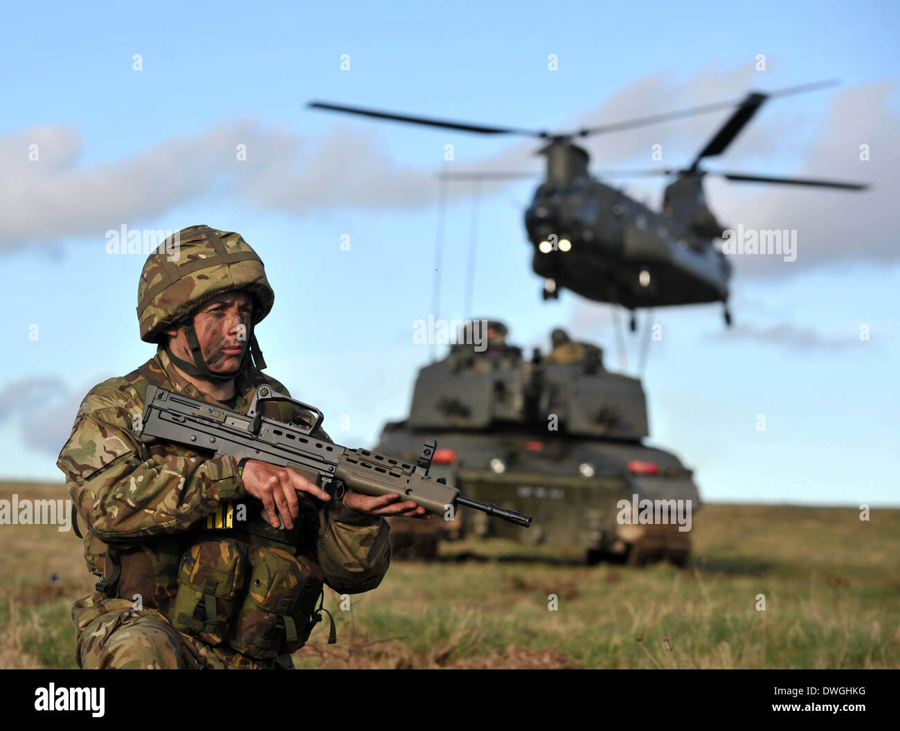 British Armies Royal Wessex Yeomanry training with Challenger tanks and ...