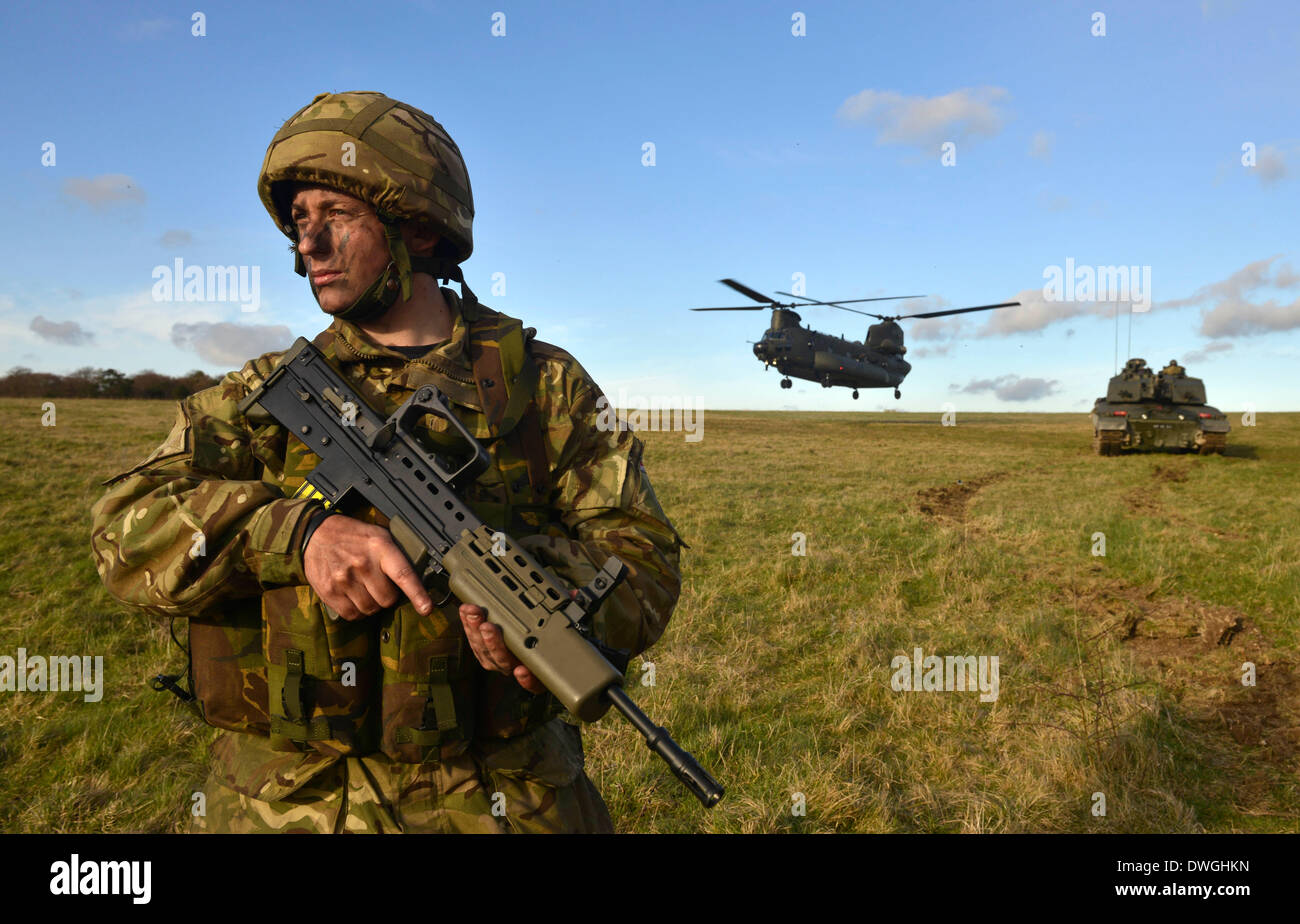 British armies royal yeomanry training hi-res stock photography and ...