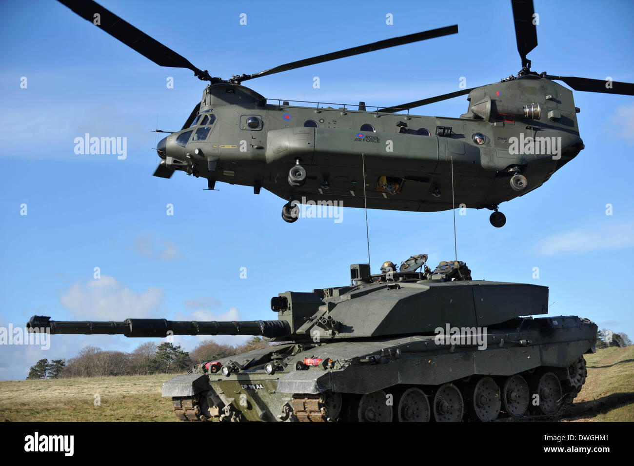 British Armies Royal Wessex Yeomanry training with Challenger tanks and ...