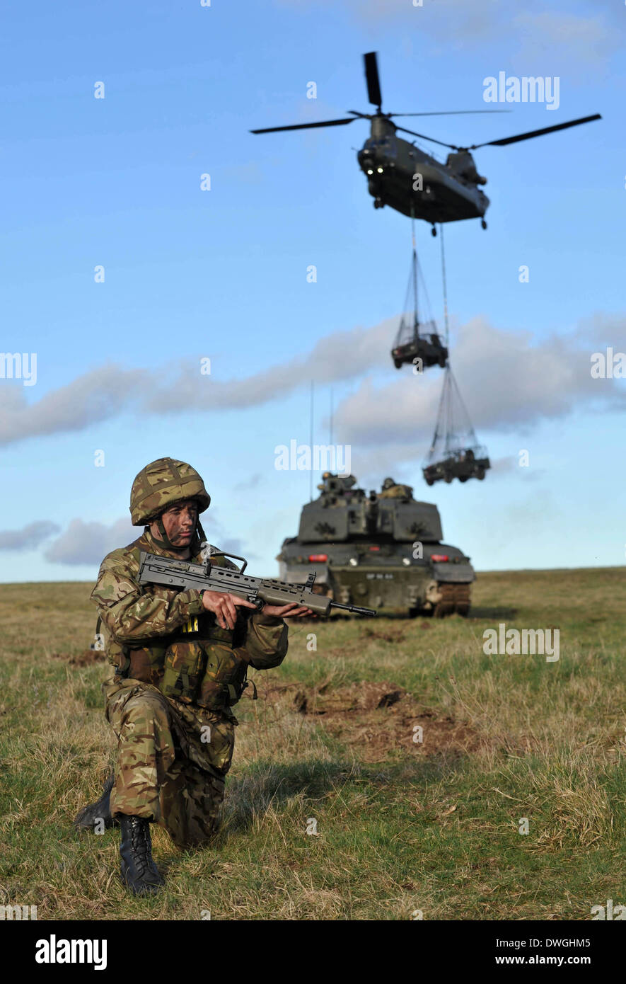 British Armies Royal Wessex Yeomanry training with Challenger tanks and ...