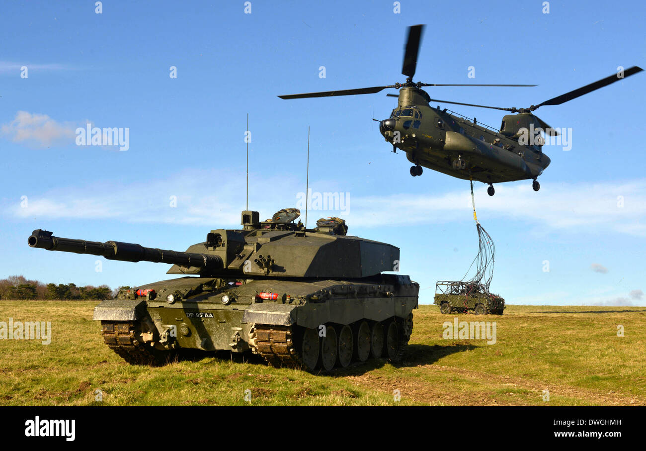 British Armies Royal Wessex Yeomanry training with Challenger tanks and ...