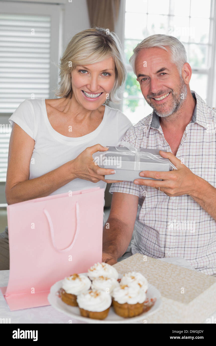 Man giving present box woman hi-res stock photography and images - Alamy