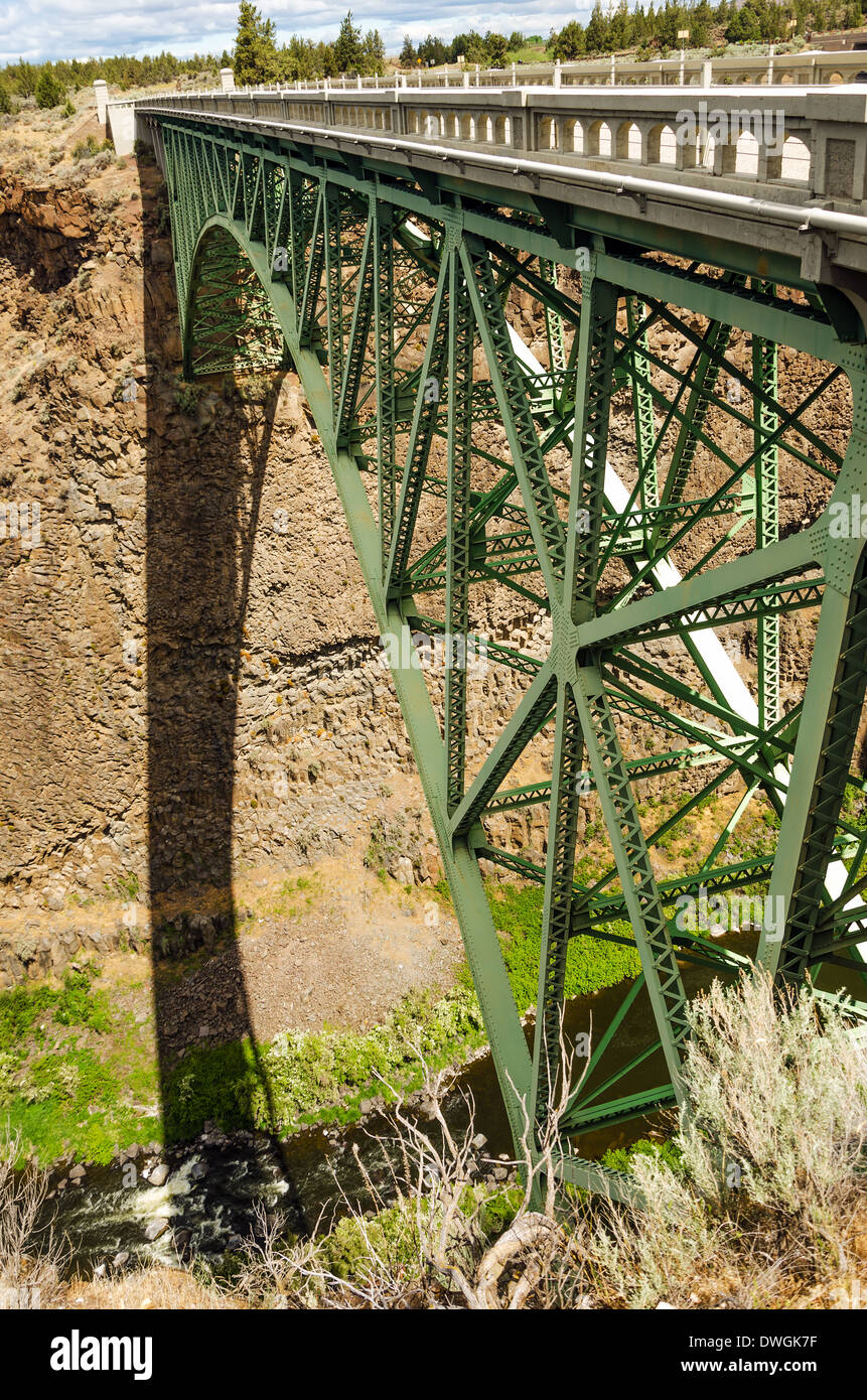 Vertical view of old Highway 97 passing over the Crooked River canyon ...