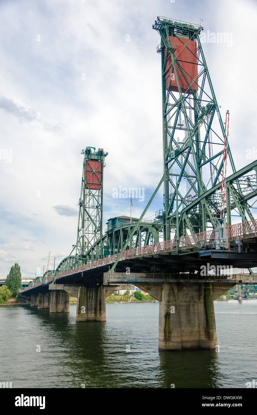 View of the Hawthorne Bridge crossing the Willamette River in Portland ...