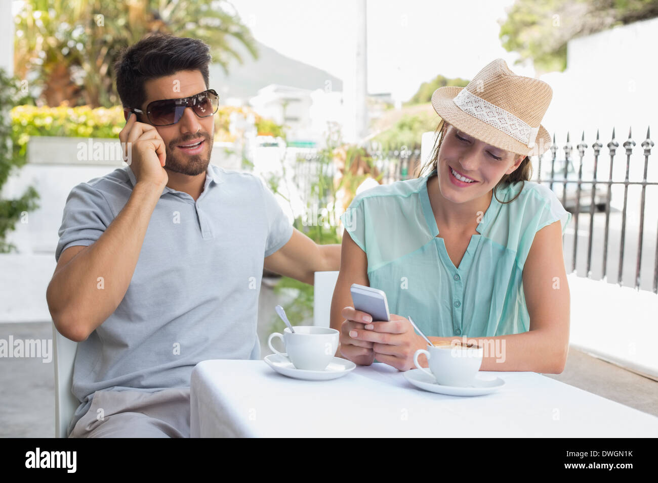 Couple outdoors with phones hi-res stock photography and images - Alamy