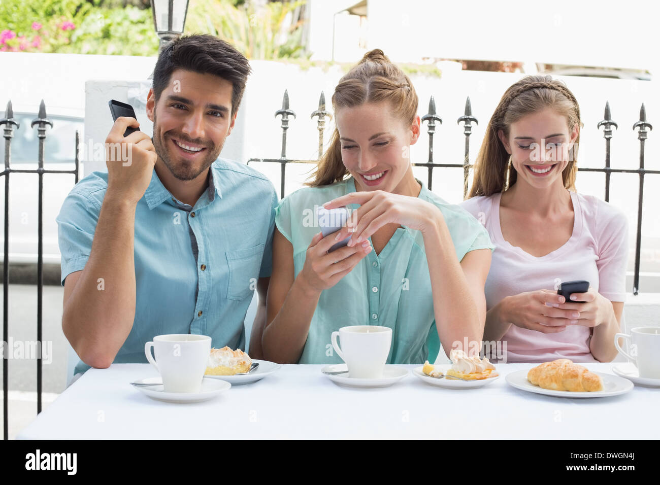 Happy friends reading text message in caf├⌐ Stock Photo - Alamy